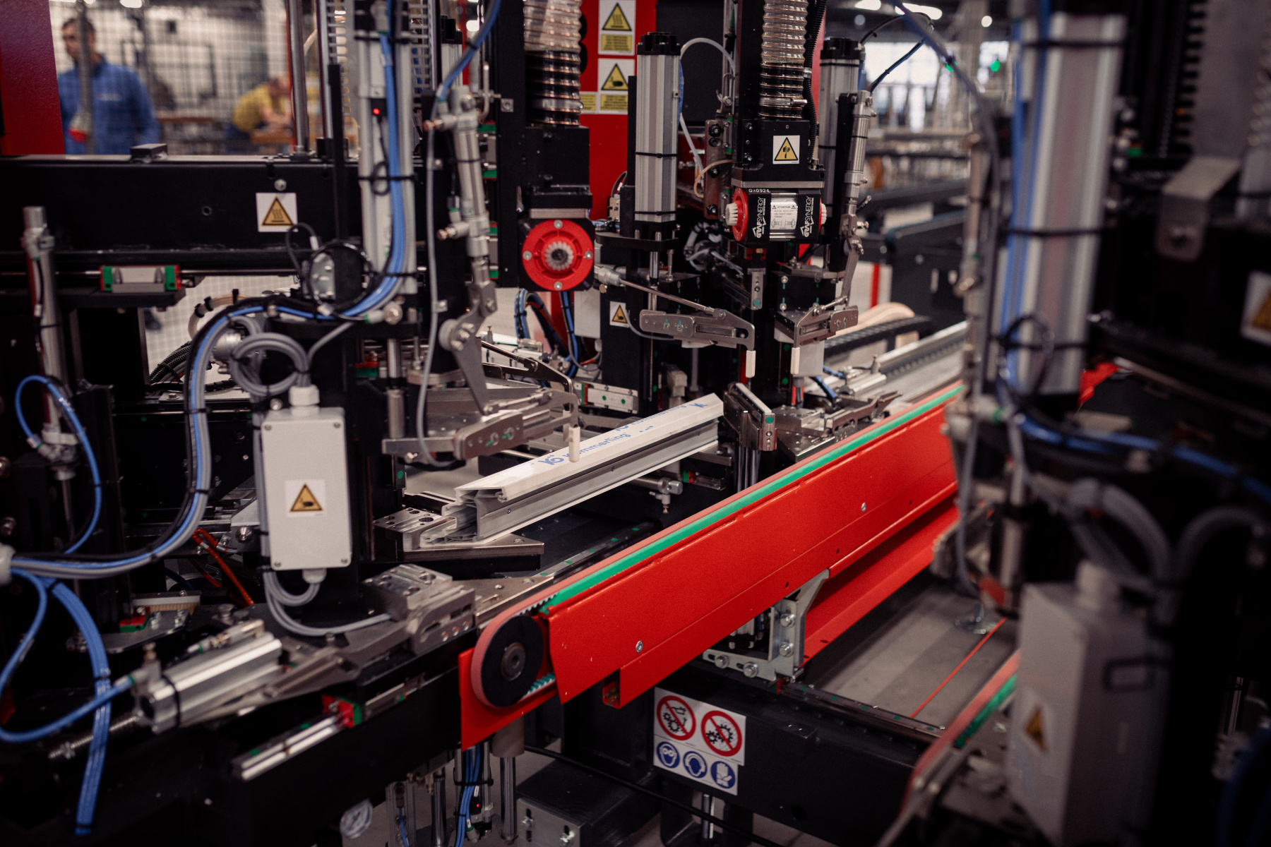 Investice do vývoje! Nový svařovací robot již v hale PVC