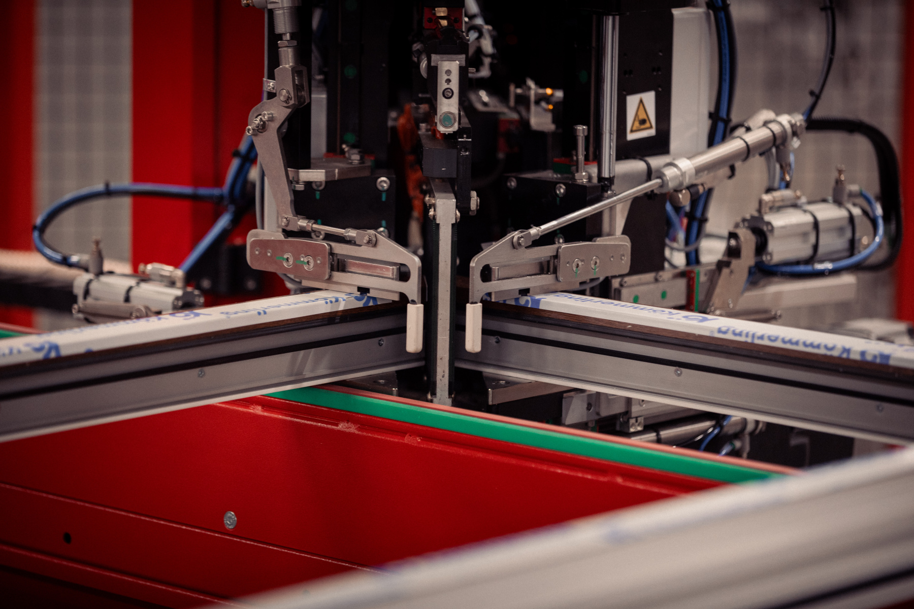 Nous investissons dans le développement! Le nouveau robot de soudage ...